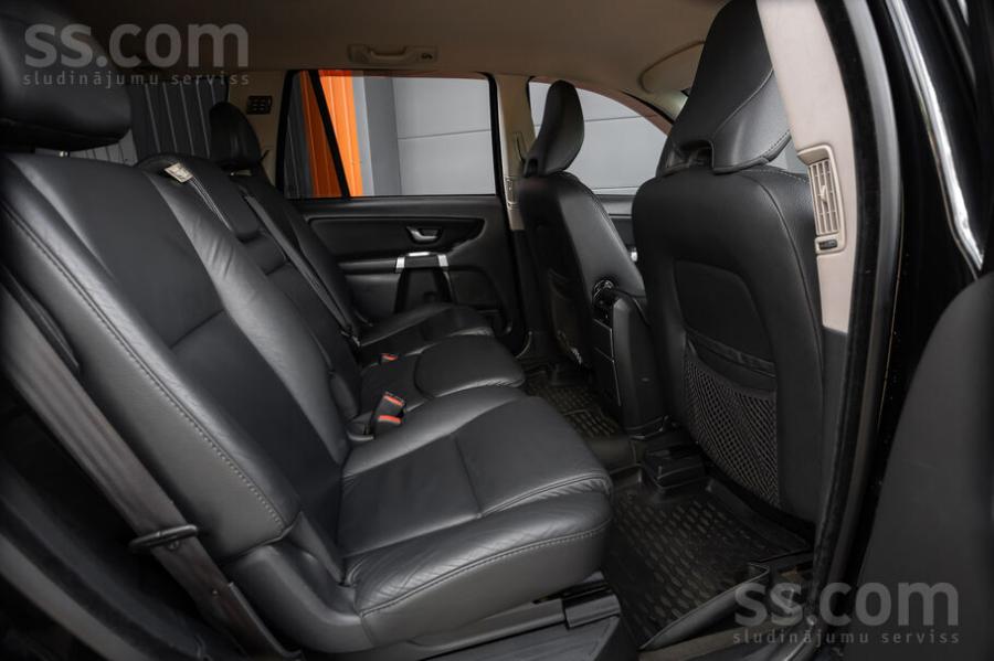 Melns Volvo XC90 2010 Jelgava, ar dzinēja tilpumu 2.40 L un nobraukumu 0 tūkst. km par 7490 €, foto 9 vietnē AUTOMOTO.COM.LV