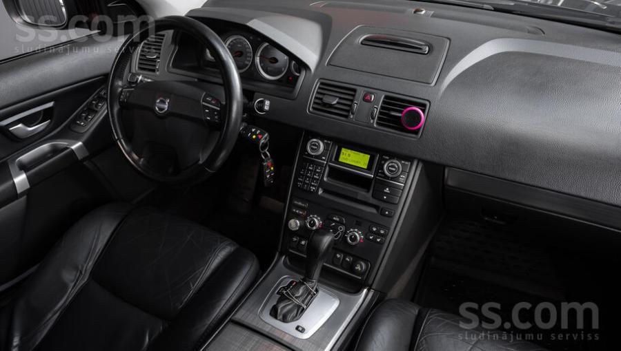 Melns Volvo XC90 2010 Jelgava, ar dzinēja tilpumu 2.40 L un nobraukumu 0 tūkst. km par 7490 €, foto 11 vietnē AUTOMOTO.COM.LV