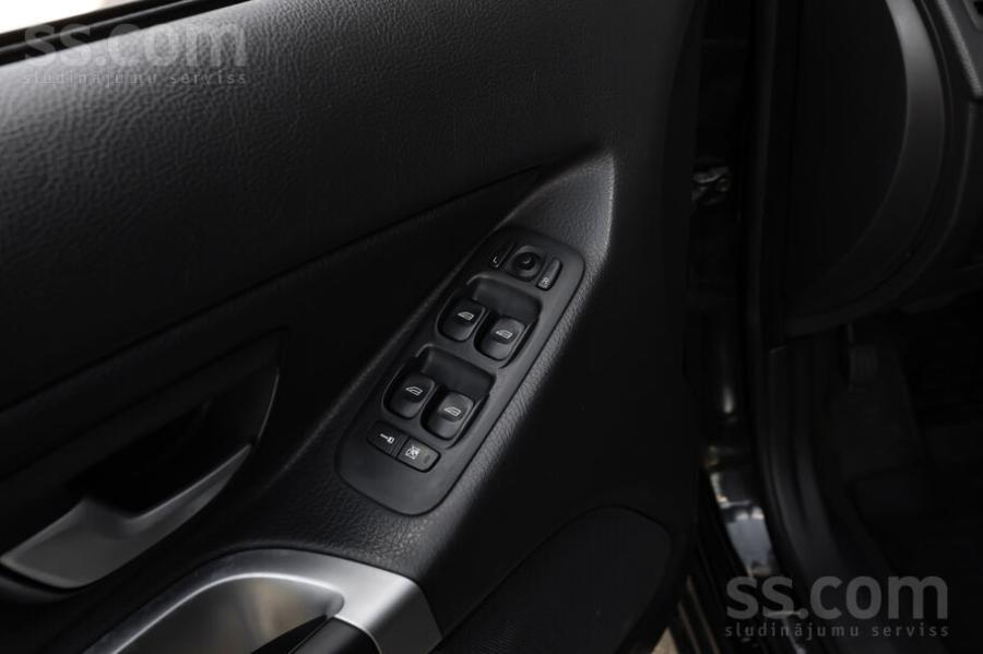 Melns Volvo XC90 2010 Jelgava, ar dzinēja tilpumu 2.40 L un nobraukumu 0 tūkst. km par 7490 €, foto 15 vietnē AUTOMOTO.COM.LV