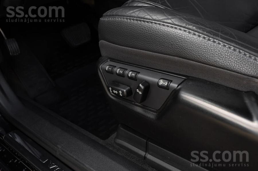 Melns Volvo XC90 2010 Jelgava, ar dzinēja tilpumu 2.40 L un nobraukumu 0 tūkst. km par 7490 €, foto 16 vietnē AUTOMOTO.COM.LV