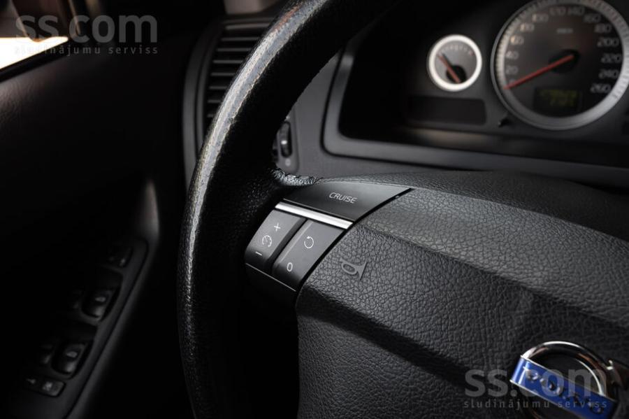 Melns Volvo XC90 2010 Jelgava, ar dzinēja tilpumu 2.40 L un nobraukumu 0 tūkst. km par 7490 €, foto 17 vietnē AUTOMOTO.COM.LV
