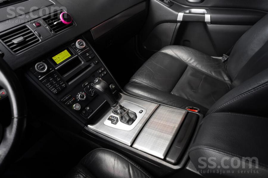 Melns Volvo XC90 2010 Jelgava, ar dzinēja tilpumu 2.40 L un nobraukumu 0 tūkst. km par 7490 €, foto 19 vietnē AUTOMOTO.COM.LV