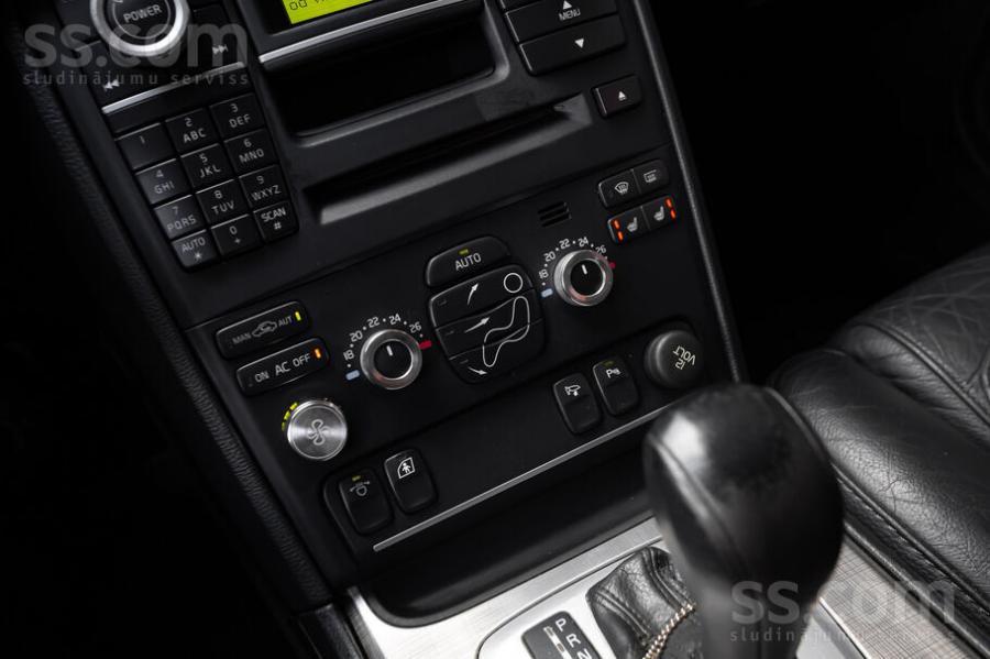 Melns Volvo XC90 2010 Jelgava, ar dzinēja tilpumu 2.40 L un nobraukumu 0 tūkst. km par 7490 €, foto 20 vietnē AUTOMOTO.COM.LV