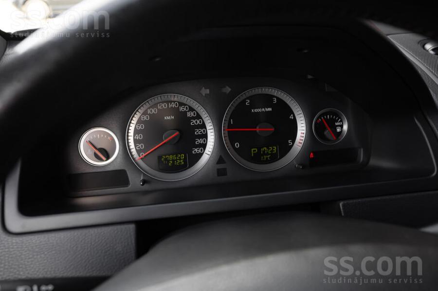 Melns Volvo XC90 2010 Jelgava, ar dzinēja tilpumu 2.40 L un nobraukumu 0 tūkst. km par 7490 €, foto 23 vietnē AUTOMOTO.COM.LV