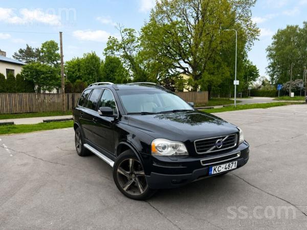 Black Volvo XC90 2010 in Riga, with an engine capacity of 2.40 L and mileage of 438 thousand km for 5100 €, photo 1 on AUTOMOTO.COM.LV