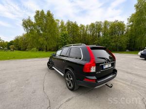 Black Volvo XC90 2010 in Riga, with an engine capacity of 2.40 L and mileage of 438 thousand km for 5100 €, photo 3 on AUTOMOTO.COM.LV
