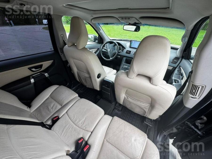 Black Volvo XC90 2010 in Riga, with an engine capacity of 2.40 L and mileage of 438 thousand km for 5100 €, photo 4 on AUTOMOTO.COM.LV