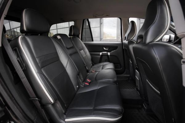 Melns Volvo XC90 2010 Rīga, ar dzinēja tilpumu 2.40 L un nobraukumu 233 tūkst. km par 9990 €, foto 4 vietnē AUTOMOTO.COM.LV
