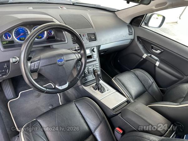 Black Volvo XC90 2010 in Tartu, with an engine capacity of 2.40 L and mileage of 188 thousand km for 10990 €, photo 10 on AUTOMOTO.COM.LV