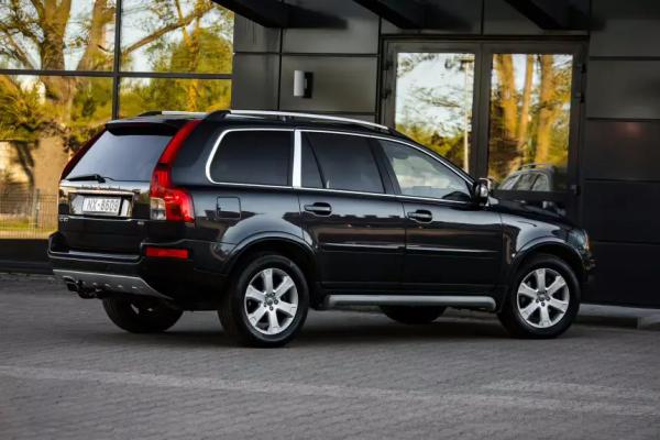Melns Volvo XC90 2010 Jelgava, ar dzinēja tilpumu 2.40 L un nobraukumu 243 tūkst. km par 9990 €, foto 3 vietnē AUTOMOTO.COM.LV