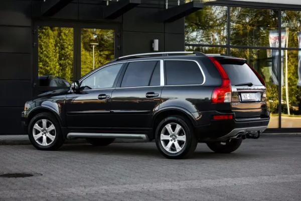 Melns Volvo XC90 2010 Jelgava, ar dzinēja tilpumu 2.40 L un nobraukumu 243 tūkst. km par 9990 €, foto 5 vietnē AUTOMOTO.COM.LV