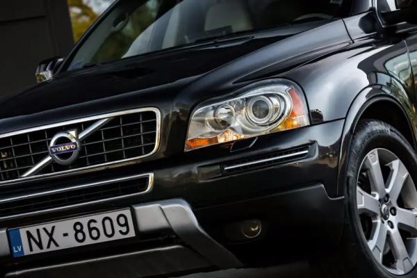 Melns Volvo XC90 2010 Jelgava, ar dzinēja tilpumu 2.40 L un nobraukumu 243 tūkst. km par 9990 €, foto 9 vietnē AUTOMOTO.COM.LV