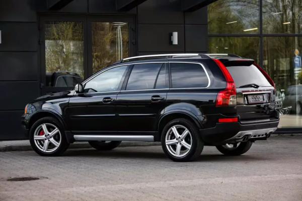 Melns Volvo XC90 2010 Jelgava, ar dzinēja tilpumu 2.40 L un nobraukumu 233 tūkst. km par 9990 €, foto 3 vietnē AUTOMOTO.COM.LV