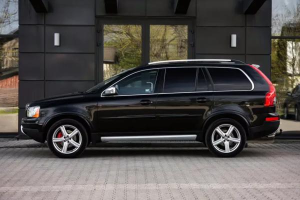 Melns Volvo XC90 2010 Jelgava, ar dzinēja tilpumu 2.40 L un nobraukumu 233 tūkst. km par 9990 €, foto 5 vietnē AUTOMOTO.COM.LV