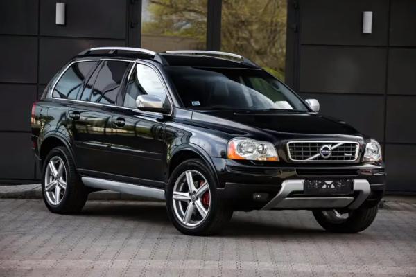 Melns Volvo XC90 2010 Jelgava, ar dzinēja tilpumu 2.40 L un nobraukumu 233 tūkst. km par 9990 €, foto 9 vietnē AUTOMOTO.COM.LV