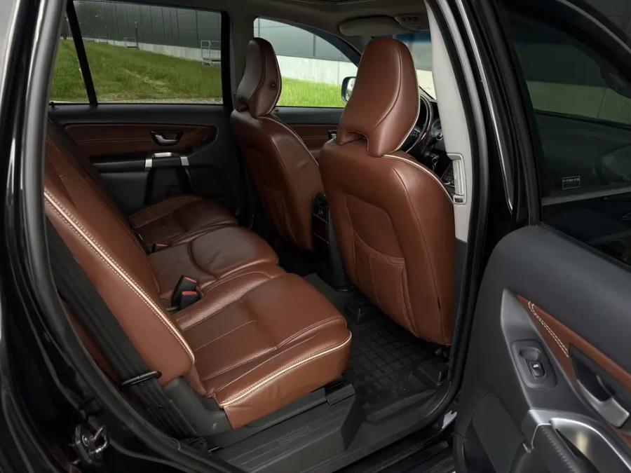 Melns Volvo XC90 2010 Rīga, ar dzinēja tilpumu 2.40 L un nobraukumu 297 tūkst. km par 7100 €, foto 13 vietnē AUTOMOTO.COM.LV