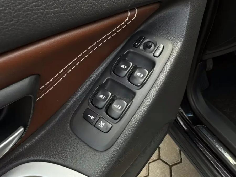 Melns Volvo XC90 2010 Rīga, ar dzinēja tilpumu 2.40 L un nobraukumu 297 tūkst. km par 7100 €, foto 23 vietnē AUTOMOTO.COM.LV