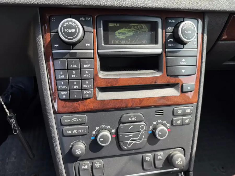 Melns Volvo XC90 2010 Rīga, ar dzinēja tilpumu 2.40 L un nobraukumu 297 tūkst. km par 7100 €, foto 25 vietnē AUTOMOTO.COM.LV