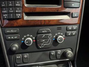 Melns Volvo XC90 2010 Rīga, ar dzinēja tilpumu 2.40 L un nobraukumu 297 tūkst. km par 7100 €, foto 26 vietnē AUTOMOTO.COM.LV