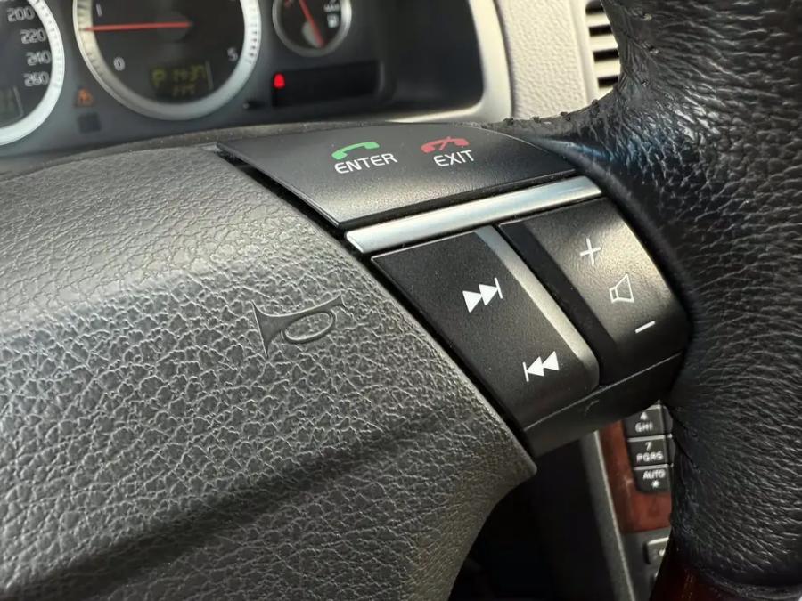 Melns Volvo XC90 2010 Rīga, ar dzinēja tilpumu 2.40 L un nobraukumu 297 tūkst. km par 7100 €, foto 33 vietnē AUTOMOTO.COM.LV