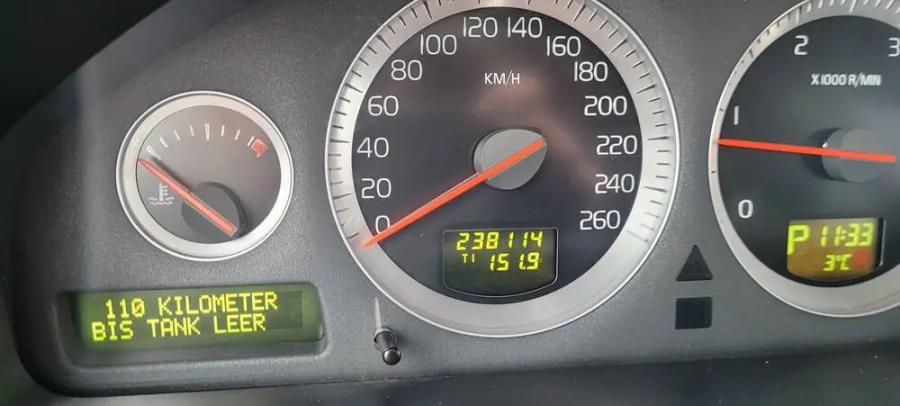 Melns Volvo XC90 2010 Rīga, ar dzinēja tilpumu 2.40 L un nobraukumu 238 tūkst. km par 10900 €, foto 10 vietnē AUTOMOTO.COM.LV