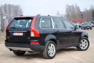 Black Volvo XC90 2010 in Riga, with an engine capacity of 2.40 L and mileage of 247 thousand km for 9690 €, photo 3 on AUTOMOTO.COM.LV