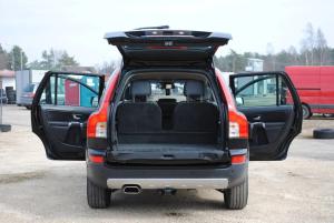 Black Volvo XC90 2010 in Riga, with an engine capacity of 2.40 L and mileage of 247 thousand km for 9690 €, photo 9 on AUTOMOTO.COM.LV