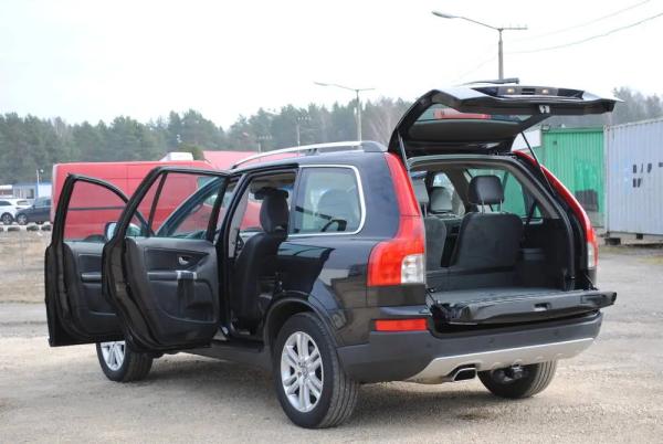 Melns Volvo XC90 2010 Rīga, ar dzinēja tilpumu 2.40 L un nobraukumu 247 tūkst. km par 9690 €, foto 9 vietnē AUTOMOTO.COM.LV