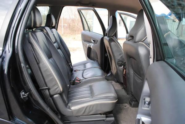 Melns Volvo XC90 2010 Rīga, ar dzinēja tilpumu 2.40 L un nobraukumu 247 tūkst. km par 9690 €, foto 10 vietnē AUTOMOTO.COM.LV
