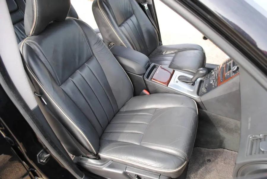 Black Volvo XC90 2010 in Riga, with an engine capacity of 2.40 L and mileage of 247 thousand km for 9690 €, photo 14 on AUTOMOTO.COM.LV