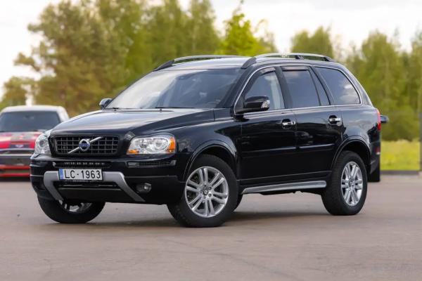 Melns Volvo XC90 2010 Jelgava, ar dzinēja tilpumu 2.40 L un nobraukumu 279 tūkst. km par 7490 €, foto 1 vietnē AUTOMOTO.COM.LV