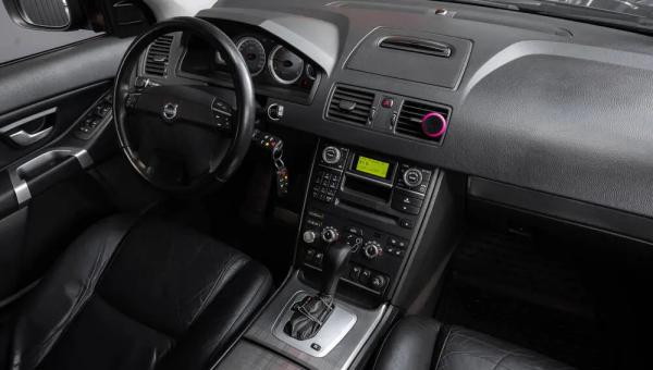 Melns Volvo XC90 2010 Jelgava, ar dzinēja tilpumu 2.40 L un nobraukumu 279 tūkst. km par 7490 €, foto 10 vietnē AUTOMOTO.COM.LV