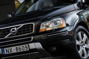 Black Volvo XC90 2010 in Riga, with an engine capacity of 2.40 L and mileage of 243 thousand km for 10500 €, photo 12 on AUTOMOTO.COM.LV