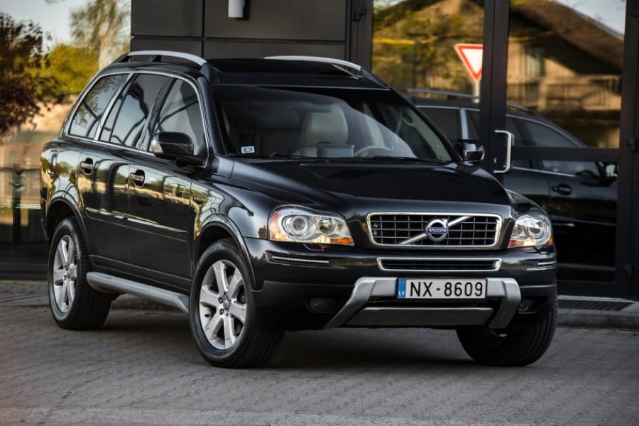 Black Volvo XC90 2010 in Riga, with an engine capacity of 2.40 L and mileage of 243 thousand km for 10500 €, photo 14 on AUTOMOTO.COM.LV