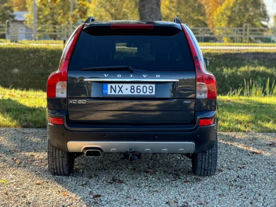 Black Volvo XC90 2010 in Riga, with an engine capacity of 2.40 L and mileage of 243 thousand km for 10500 €, photo 19 on AUTOMOTO.COM.LV