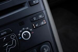 Black Volvo XC90 2010 in Riga, with an engine capacity of 2.40 L and mileage of 243 thousand km for 10500 €, photo 25 on AUTOMOTO.COM.LV