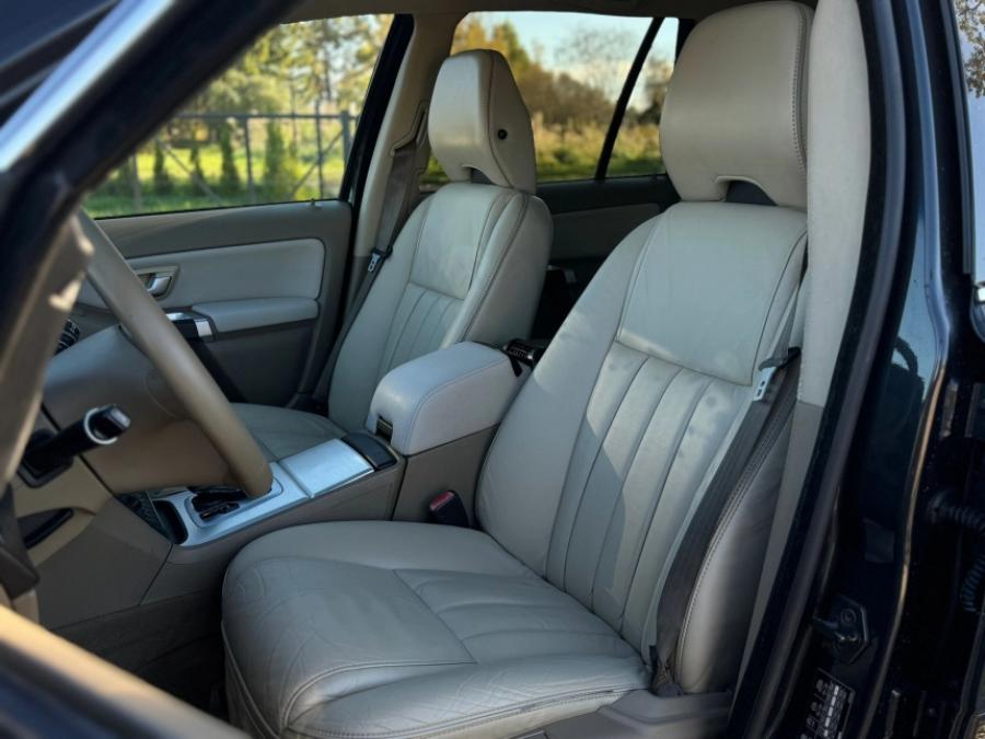 Black Volvo XC90 2010 in Riga, with an engine capacity of 2.40 L and mileage of 243 thousand km for 10500 €, photo 26 on AUTOMOTO.COM.LV