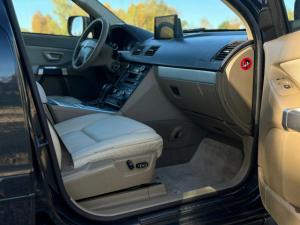 Black Volvo XC90 2010 in Riga, with an engine capacity of 2.40 L and mileage of 243 thousand km for 10500 €, photo 28 on AUTOMOTO.COM.LV