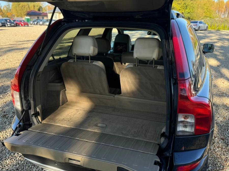 Black Volvo XC90 2010 in Riga, with an engine capacity of 2.40 L and mileage of 243 thousand km for 10500 €, photo 33 on AUTOMOTO.COM.LV