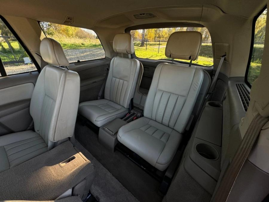 Black Volvo XC90 2010 in Riga, with an engine capacity of 2.40 L and mileage of 243 thousand km for 10500 €, photo 36 on AUTOMOTO.COM.LV