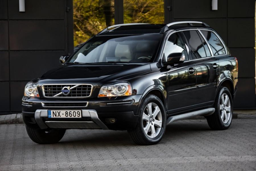 Black Volvo XC90 2010 in Riga, with an engine capacity of 2.40 L and mileage of 243 thousand km for 10500 €, photo 38 on AUTOMOTO.COM.LV