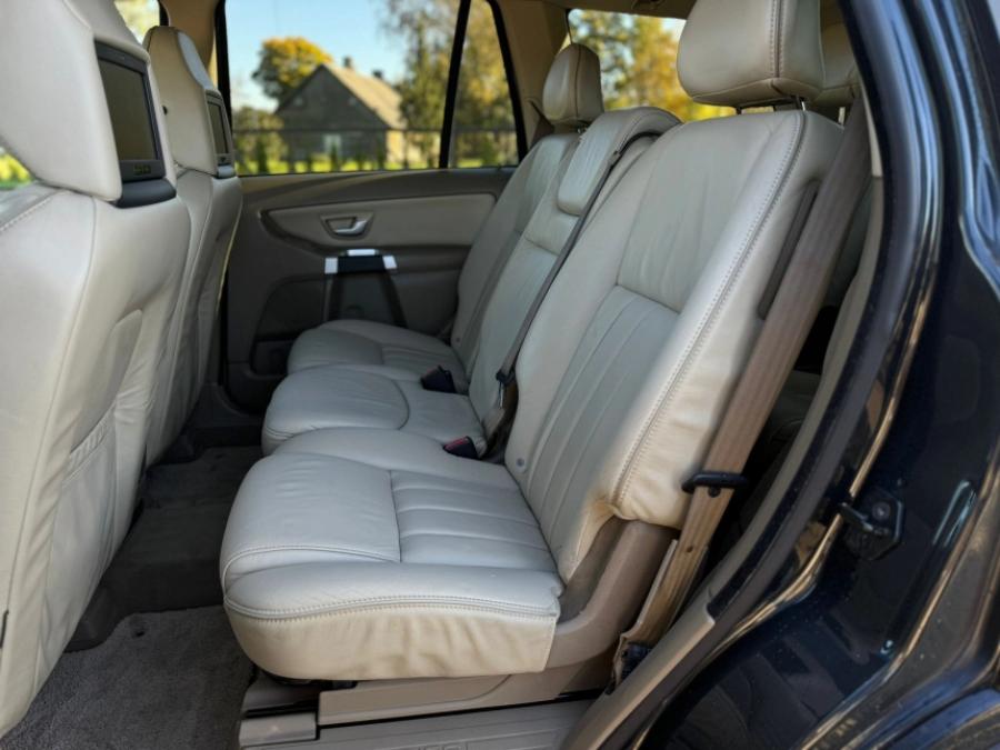 Black Volvo XC90 2010 in Riga, with an engine capacity of 2.40 L and mileage of 243 thousand km for 10500 €, photo 39 on AUTOMOTO.COM.LV