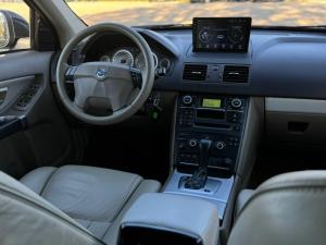 Black Volvo XC90 2010 in Riga, with an engine capacity of 2.40 L and mileage of 243 thousand km for 10500 €, photo 42 on AUTOMOTO.COM.LV