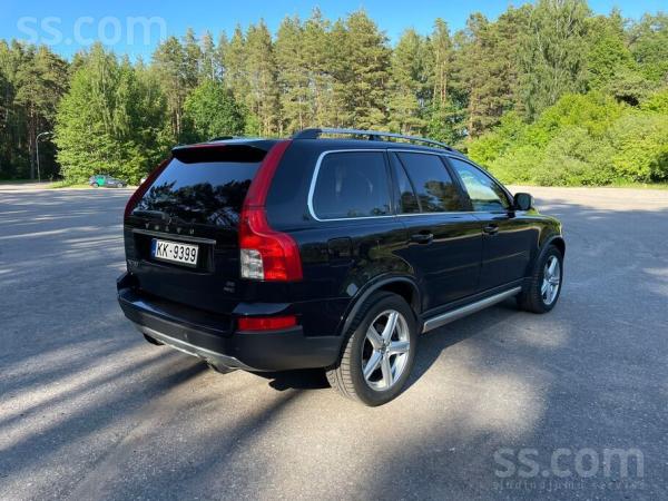 Melns Volvo XC90 2010 Jūrmala, ar dzinēja tilpumu 2.40 L un nobraukumu 305 tūkst. km par 7800 €, foto 1 vietnē AUTOMOTO.COM.LV