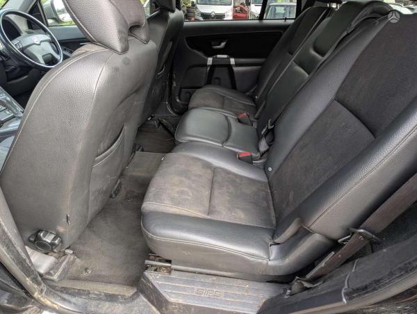 Black Volvo XC90 2010 in Raseiniai, with an engine capacity of 0.00 L and mileage of 183 thousand km for 2350 €, photo 10 on AUTOMOTO.COM.LV