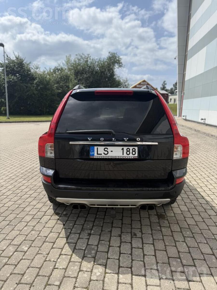Melns Volvo XC90 2010 Dobele, ar dzinēja tilpumu 2.40 L un nobraukumu 303 tūkst. km par 8500 €, foto 3 vietnē AUTOMOTO.COM.LV