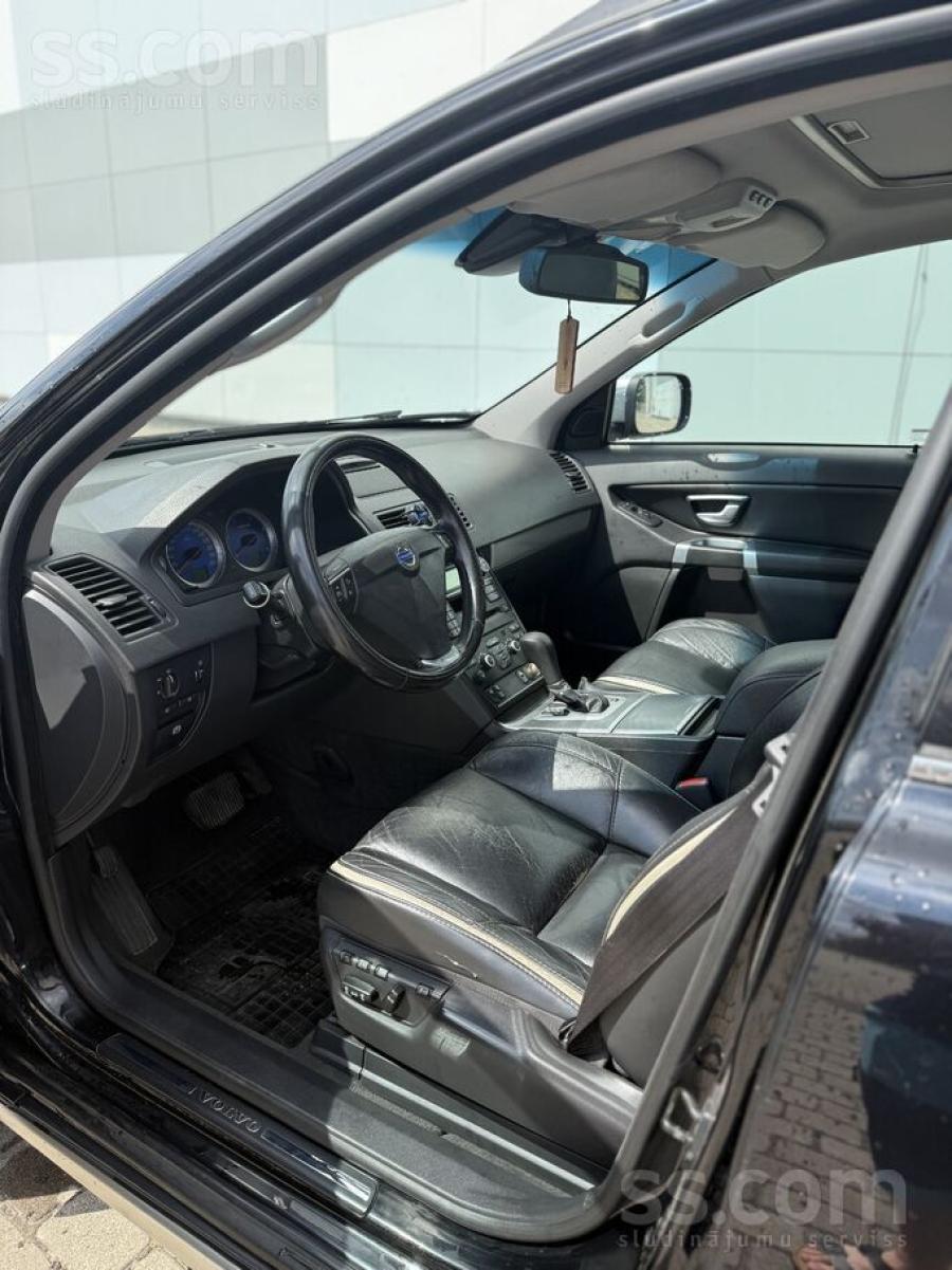 Melns Volvo XC90 2010 Dobele, ar dzinēja tilpumu 2.40 L un nobraukumu 303 tūkst. km par 8500 €, foto 6 vietnē AUTOMOTO.COM.LV