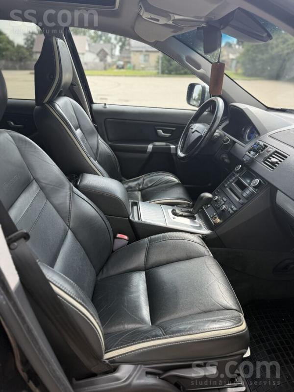 Melns Volvo XC90 2010 Dobele, ar dzinēja tilpumu 2.40 L un nobraukumu 303 tūkst. km par 8500 €, foto 6 vietnē AUTOMOTO.COM.LV