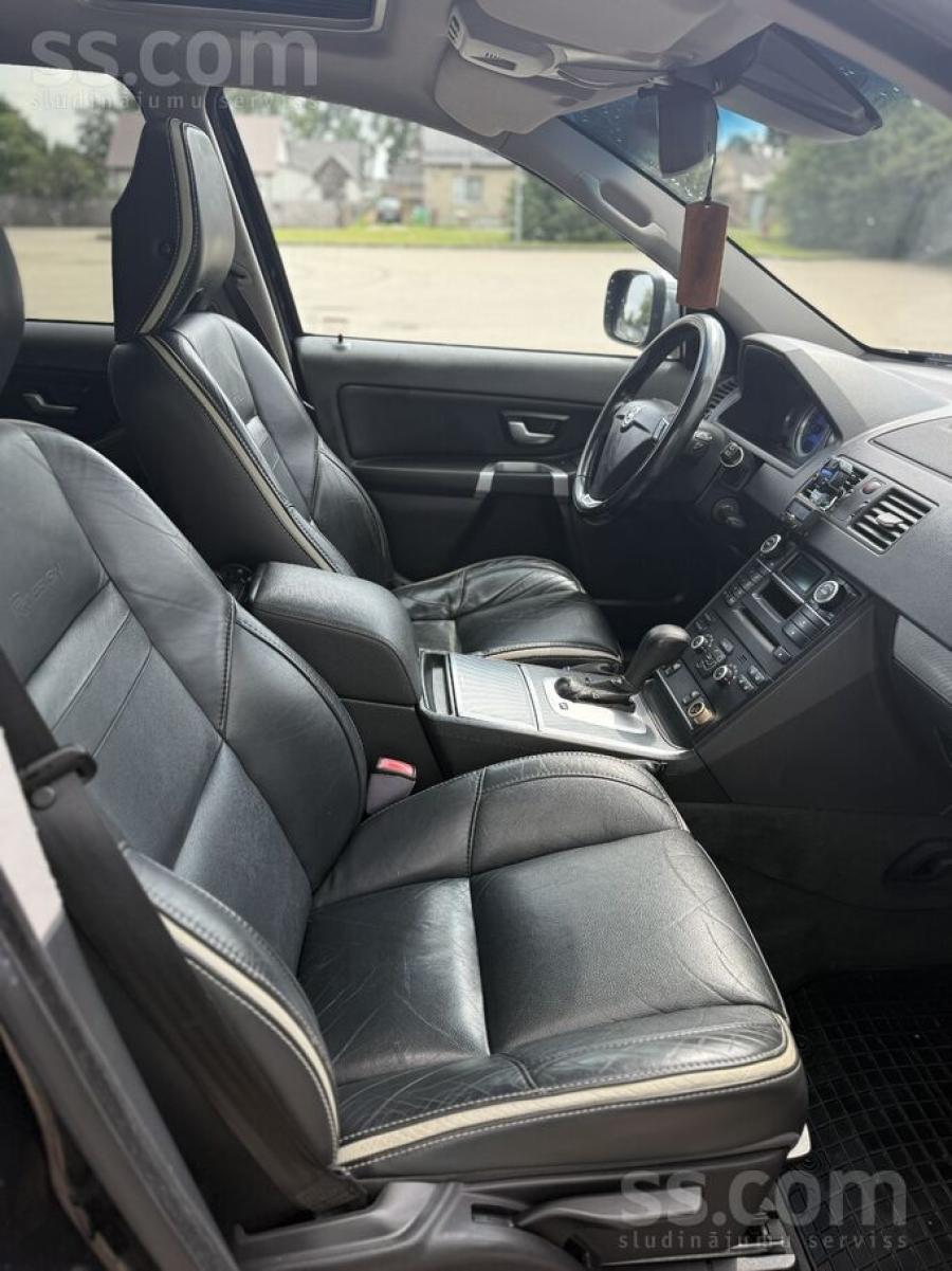 Melns Volvo XC90 2010 Dobele, ar dzinēja tilpumu 2.40 L un nobraukumu 303 tūkst. km par 8500 €, foto 7 vietnē AUTOMOTO.COM.LV
