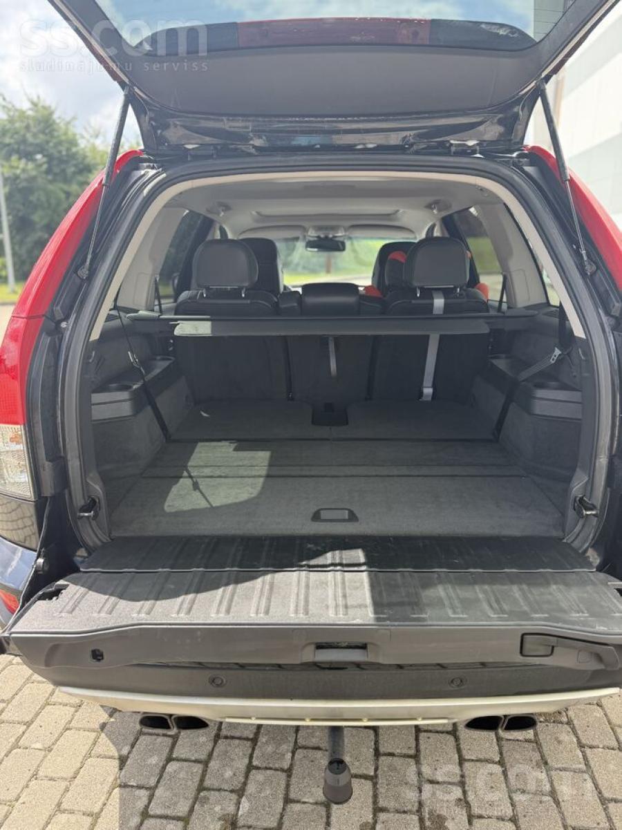 Melns Volvo XC90 2010 Dobele, ar dzinēja tilpumu 2.40 L un nobraukumu 303 tūkst. km par 8500 €, foto 10 vietnē AUTOMOTO.COM.LV